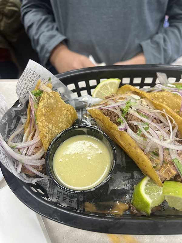El Sazon Tacos & More, Green salsa | My Annoying Opinions